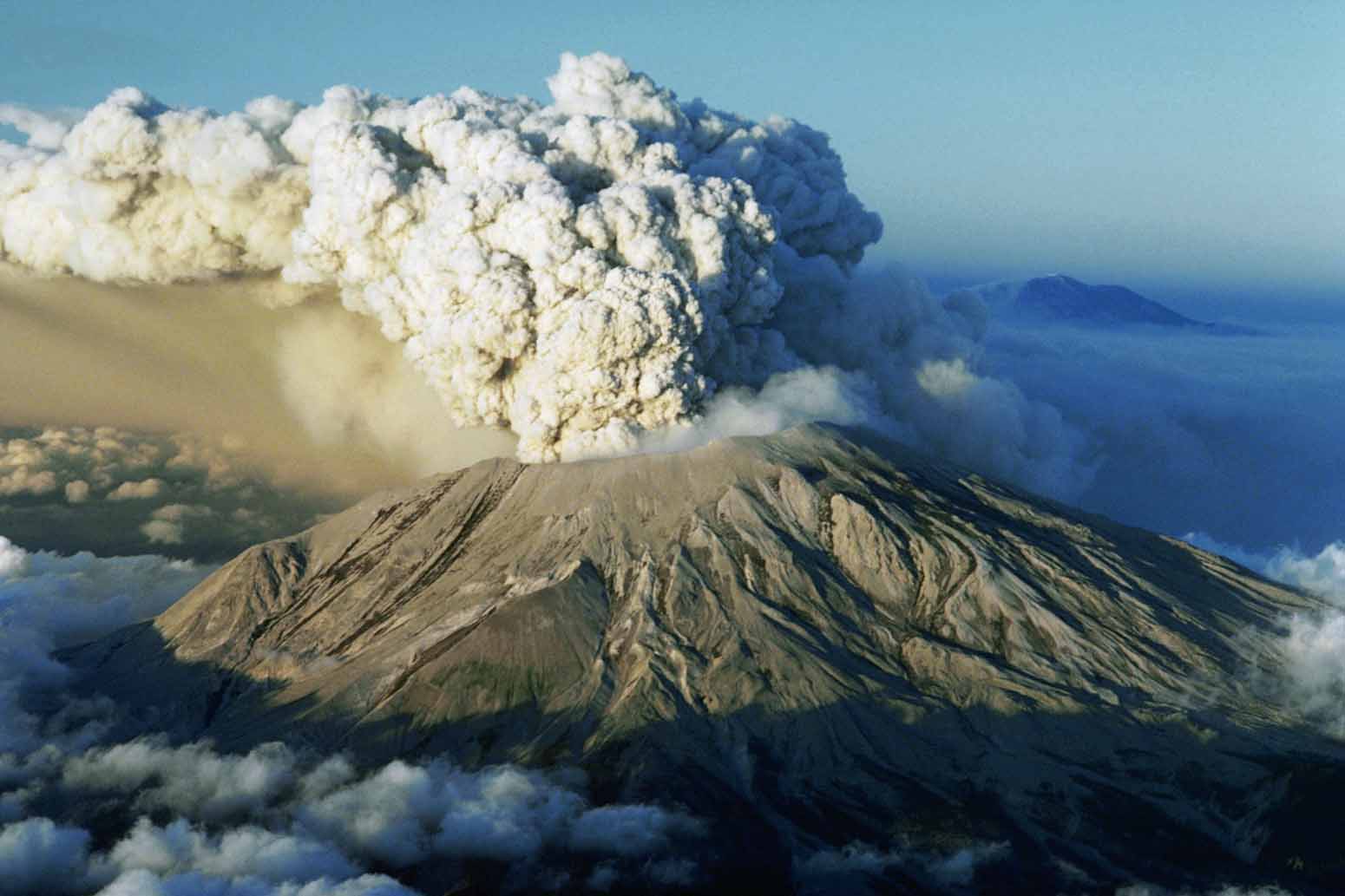 Volcanic Eruption Ash Cloud Merryheyn Volcanic Eruption Ash Cloud Merryheyn