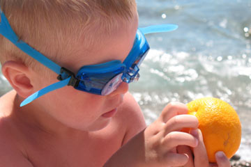 Do you really have to wait an hour after eating before swimming ...